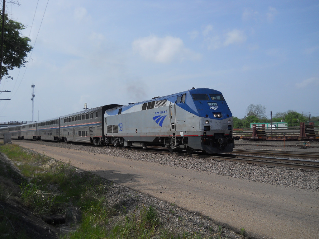 AMTK 153 8Apr2011 NB Train 22 (Texas Eagle) approaching Adams Street